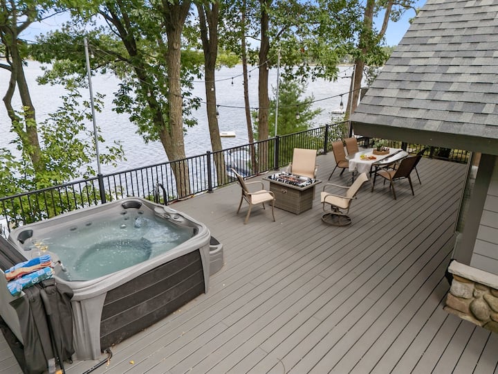 Hot Tub, Fireplace & Game Room - Spring Lake, WI