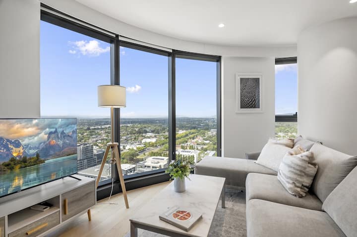 High-rise 3-bed Apartment With Premium Amenities - Box Hill