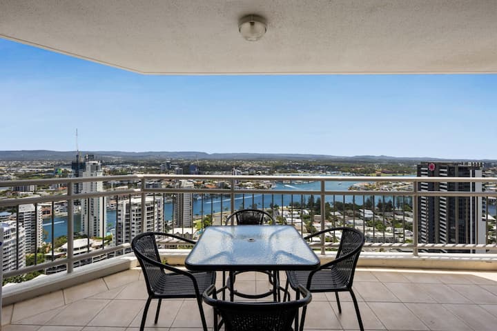 Crown Towers - Luxe High Floor Ocean View Apt - Surfers Paradise