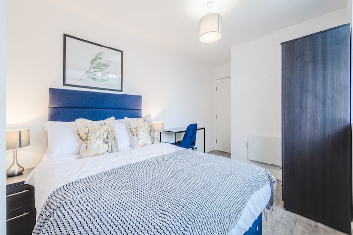 2 Regent Circus Apartment Central Long Stays - Swindon