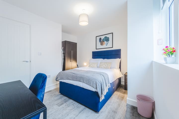 4 Regent Circus Apartment Central Long Stays - Swindon