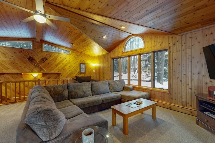 3br Lakefront Home With Fire Pit, Dock, & Wifi - Two Sisters Lake, WI