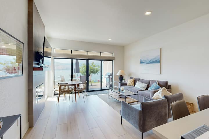 2br Lakefront | Patio | Pool | Tennis | Dock - Chelan, WA