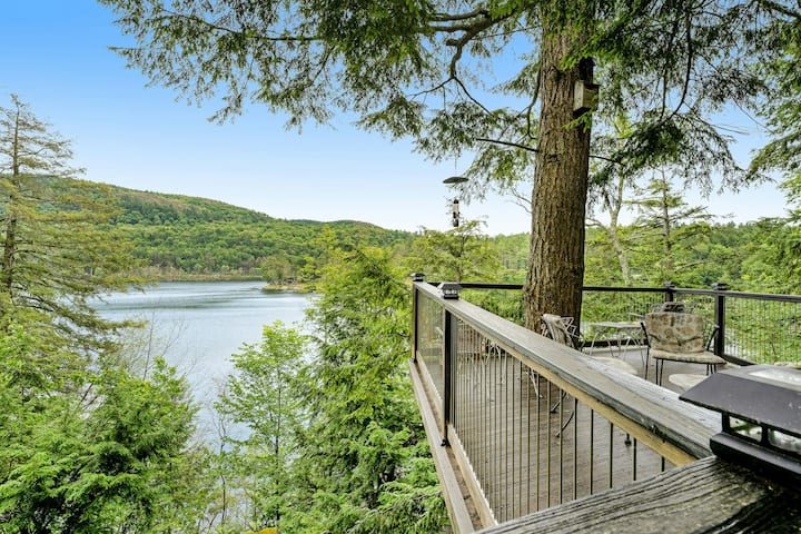 Spectacular 4br Lakefront Dog Friendly - Half Moon Pond State Park, Hubbardton