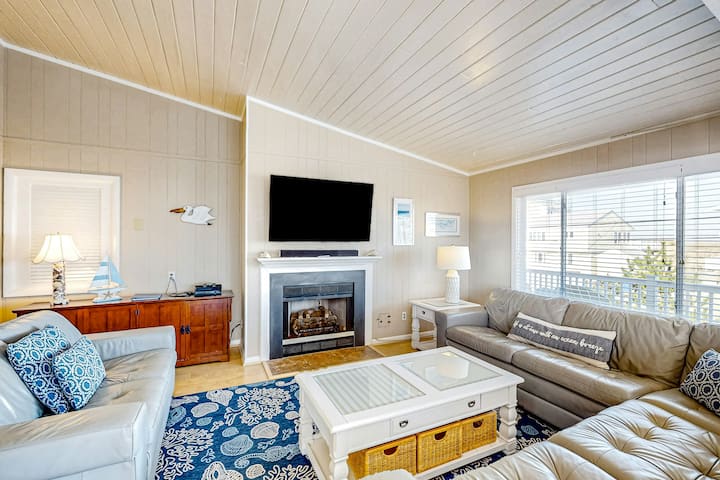 Lovely Home With Private Pool, Hot Tub, Foosball, - Virginia Beach, VA