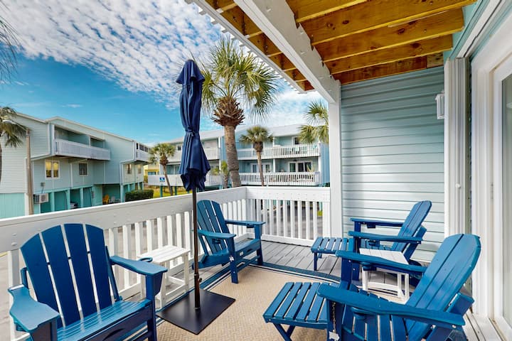 Gorgeous Coastal Townhome, Patio, Balcony And Comm - Pensacola Beach, FL