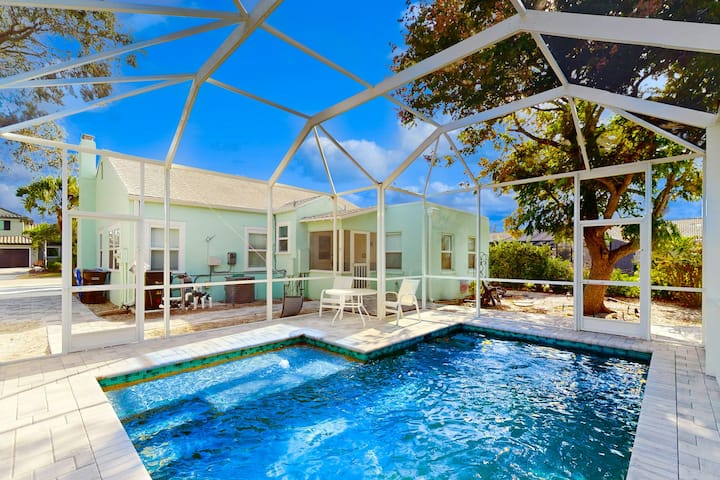 Walk To Beach 2br Dog Friendly | Pool | Deck - Venice, FL