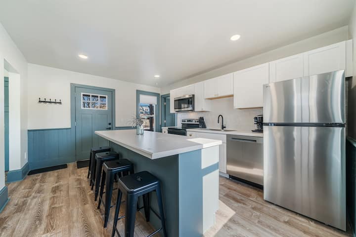 Cozy Historic Spot,pets Welcome, Near Appleton Fun - Appleton, WI