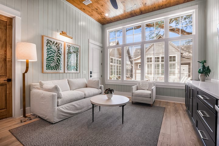 Downtown Cottage Hideaway Suite B - Fairhope, AL