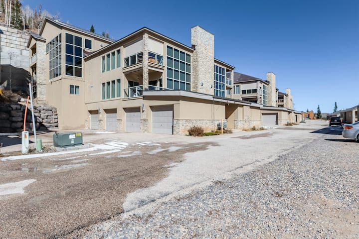 2br Mountainview With Fireplace, Balcony, & W/d - Brian Head, UT