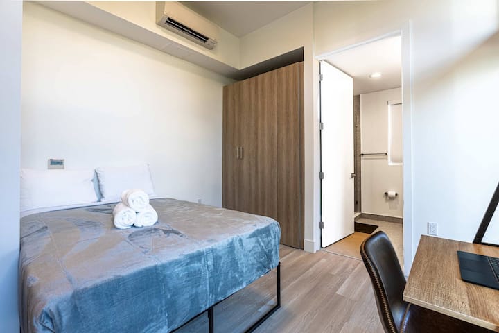 Saffron | Studio + Balcony Close To Town & Sea - Miami, FL