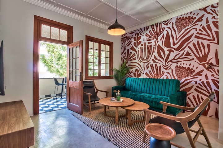 Stylish & Upscale | Sea Point - Camps Bay