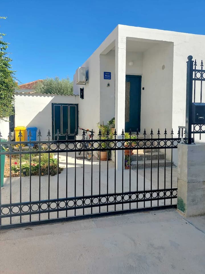 Maison Spark ( 112731-k1 ) - Primošten