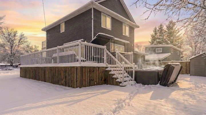 Perfect Family Getaway W/ Hot Tub & Beach Passes - Crystal Beach