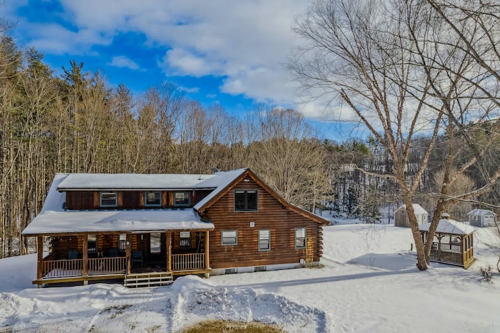 Log Cabin, Fire Pit, Upper Valley - Wooded Chalet - Quechee, VT
