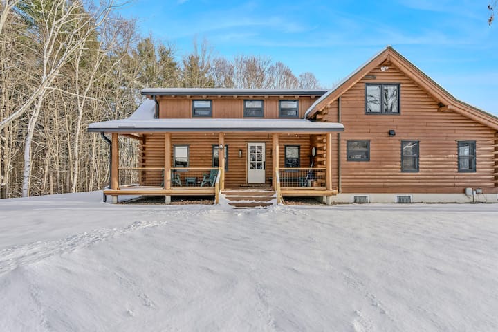 Blue & Sonny Hollow: Modern Cabin Firepit & Trails - Quechee, VT