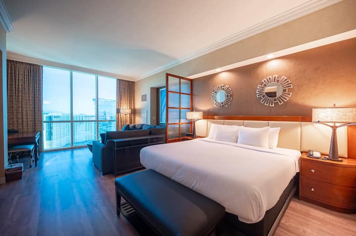 High Floor Strip View Suite& No Resort Fee& Free V - 賭城大道