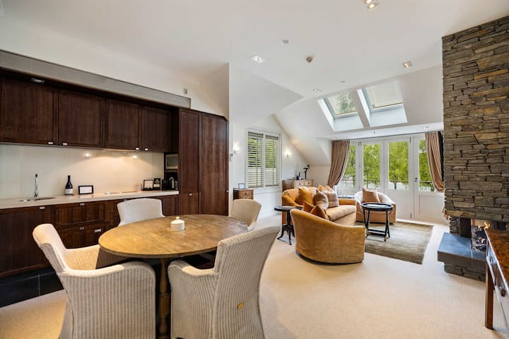 Creighton 1- Spacious Lakeshore Apartment - Queenstown