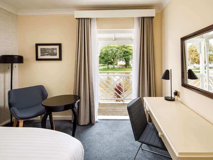 Double Classique Dancenter London Heathrow Airport - Staines-upon-Thames