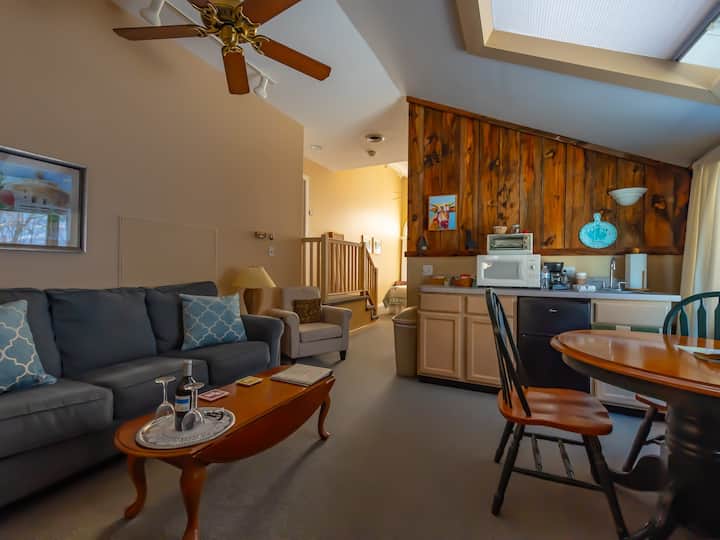 Family Suite With A Balcony At Shaker Mill Inn - Stockbridge, MA