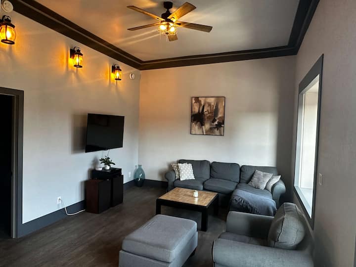 Modern Downtown Retreat - Fort Frances
