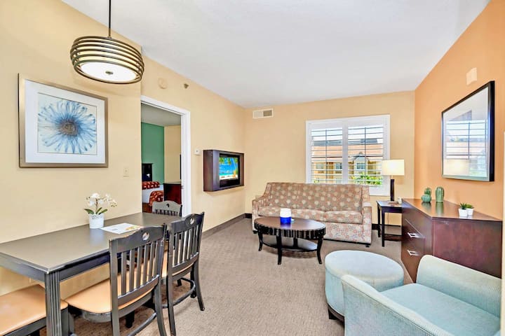 Condo W Hot Tub & Pool - Steps To Universal Studio - Universal Orlando Resort, Orlando
