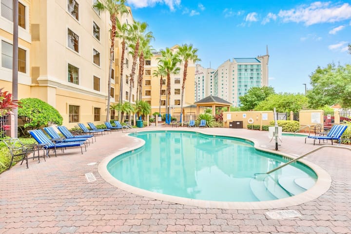 Studio With Pool & Hot Tub Near Universal Studios - Orlando, FL