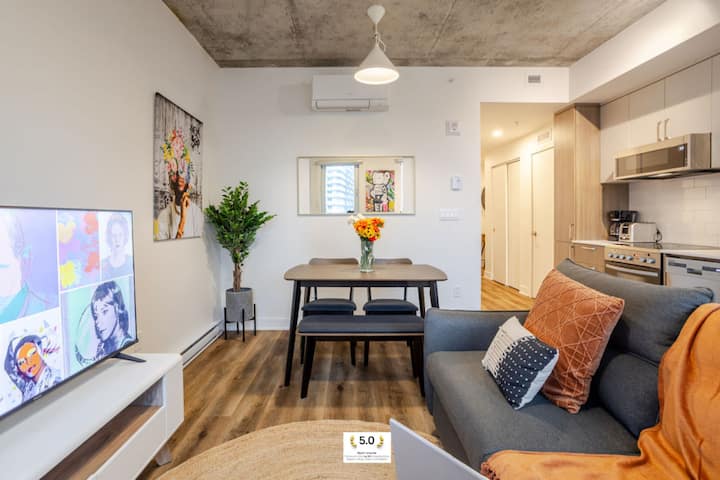 Trendy 1bdr Apartment In The Heart Of Dt Mtl - Montreal