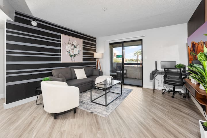 Chill 2br Near Asu, Pool, Grill, Pkng, Pet Frndly - Tempe, AZ