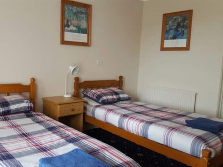 Modern Twin Room In Coastal East Devon - Lyme Regis