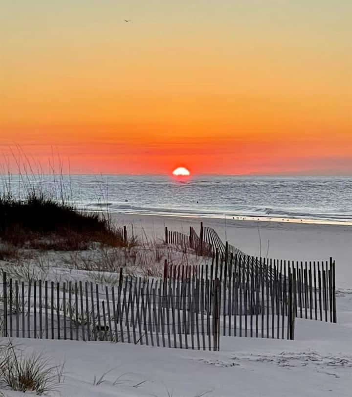 Fall Sale! Beachside Paradise~2/1~heated Pool - Gulf Shores, AL