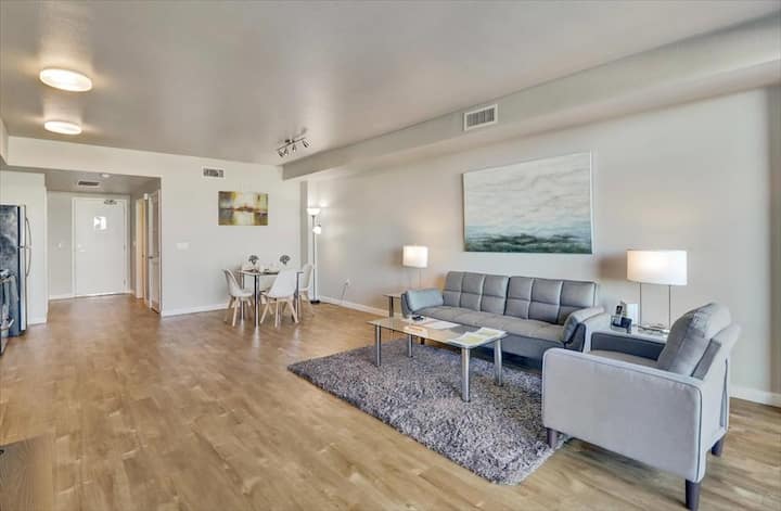Walk Everywhere! Northside 1br W/ Spa & Grill - San Jose