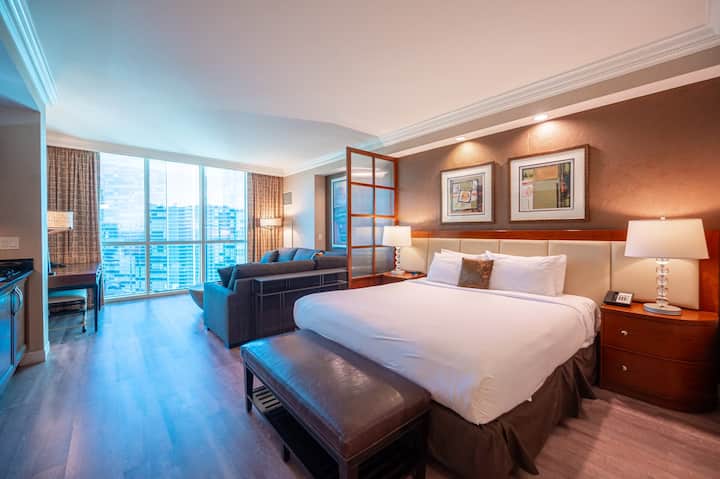 No Resort Fee Strip View Suite &Free Valet &Pool - Boulder Station Hotel and Casino