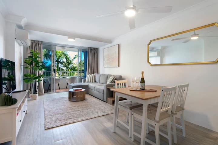 Bel Air Modern 1 Bedroom Apartment - Coasthm - Broadbeach