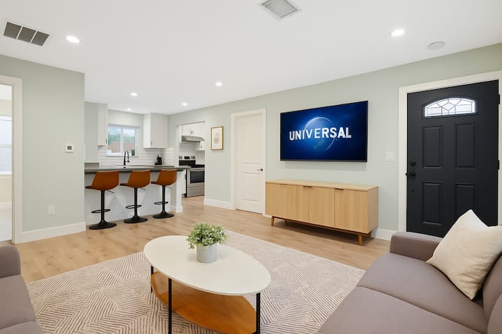 Cozy 3br Noho Home: Near Airport & Universal - Hollywood, CA