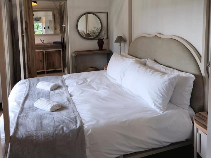 Deluxe Peppercorn Cottage - Lanseria