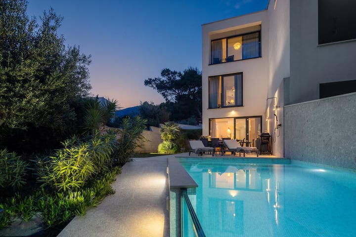 New Luxury Villa Manera Bol For 12-zlatni Rat-pool - Bol
