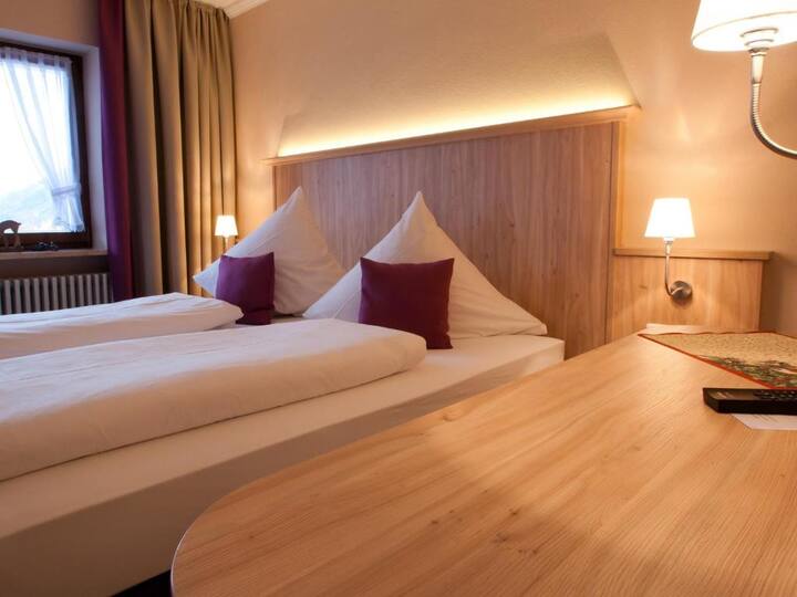Hotel Sperrer: 21 M² Großes Dreibettzimmer, Balkon - Chiemsee