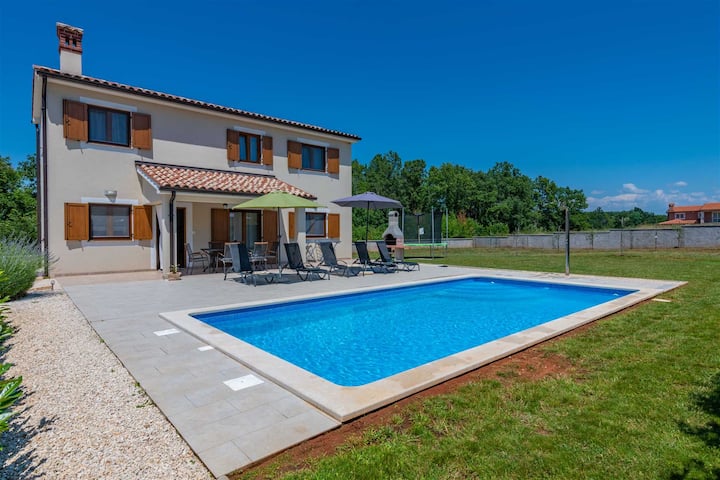 Well Situated, Newly Built Villa With Pool - Vrsar