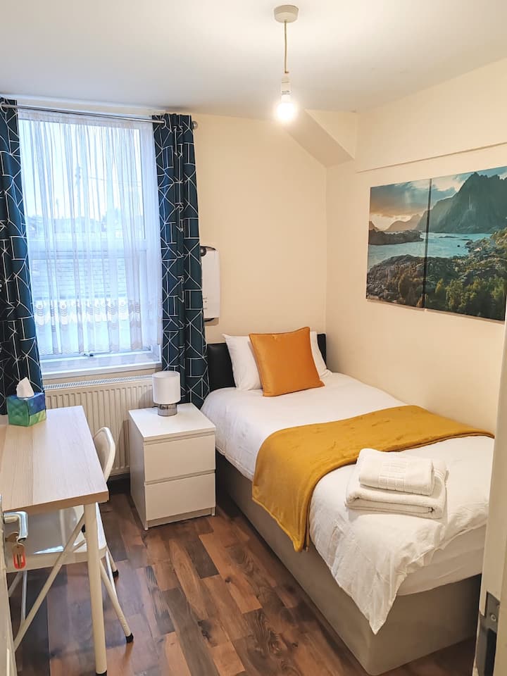 Cosy Single Room Near Heathrow Airport - Hounslow
