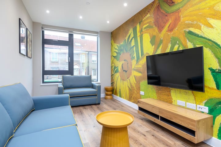 Palm Tree House Van Gogh - Sevenoaks