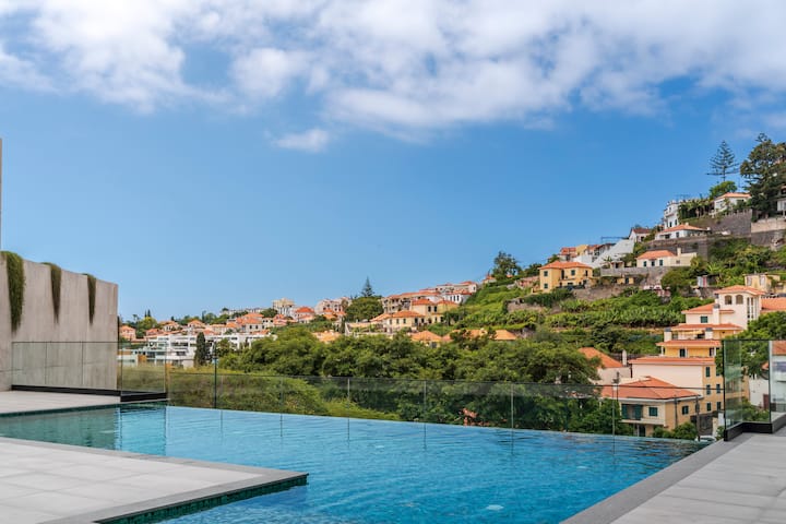 Uptown Ii By An Island Apart - Funchal