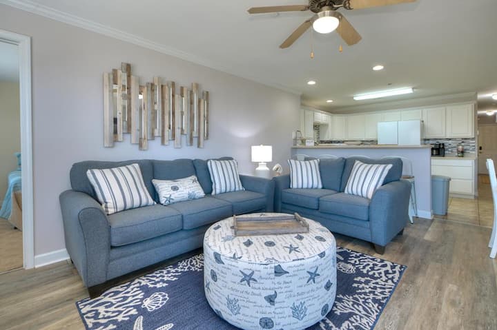 Oceanview Condo With 3 Bedrooms In Oak Island - Oak Island, NC