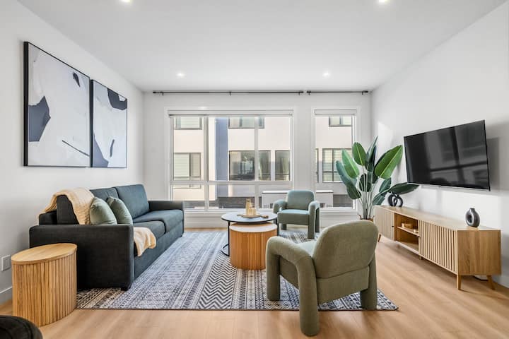 Modern Elegance & Comfort – 3br + 3 Ensuites, Ac - Calgary
