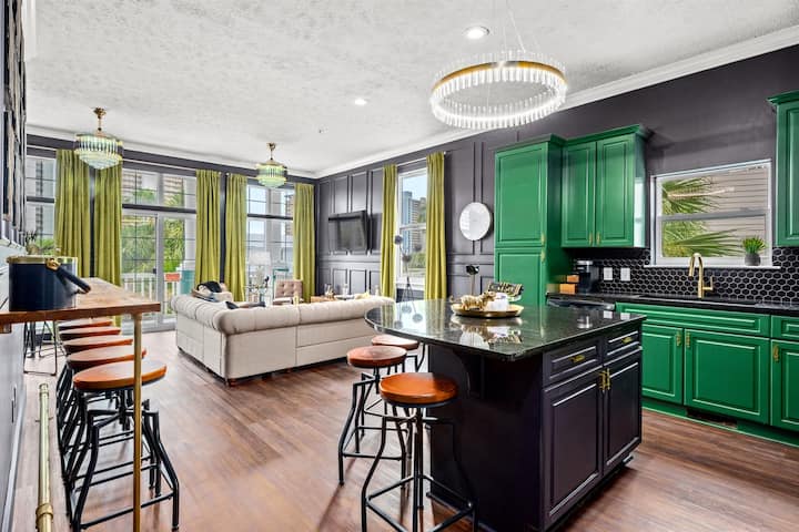 The Gatsby: Roaring 20s | Pool | Beach - Panama City Beach, FL