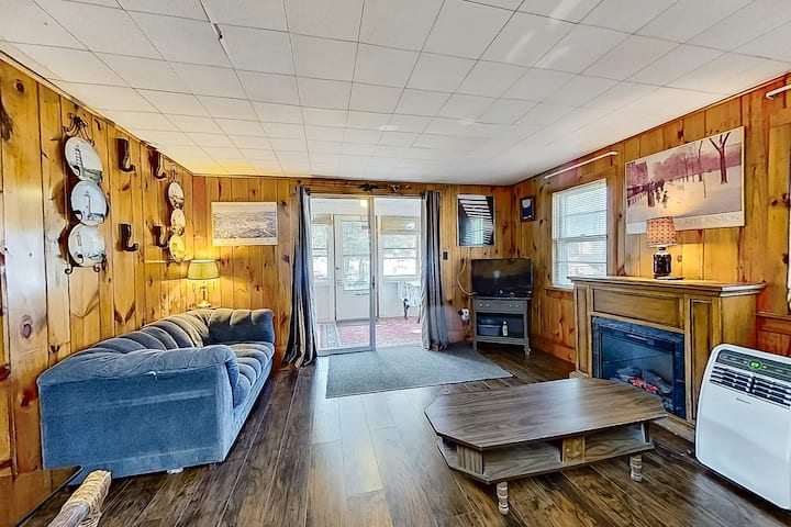 Lakefront Dog-friendly Home With Private Beach - Moultonborough, NH