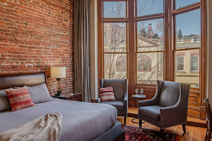 Studio Room W/ Town View Overlooking Water Street - Port Townsend, WA