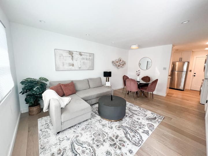 Beach Townhome Near Boardwalk - First Landing Beach, VA