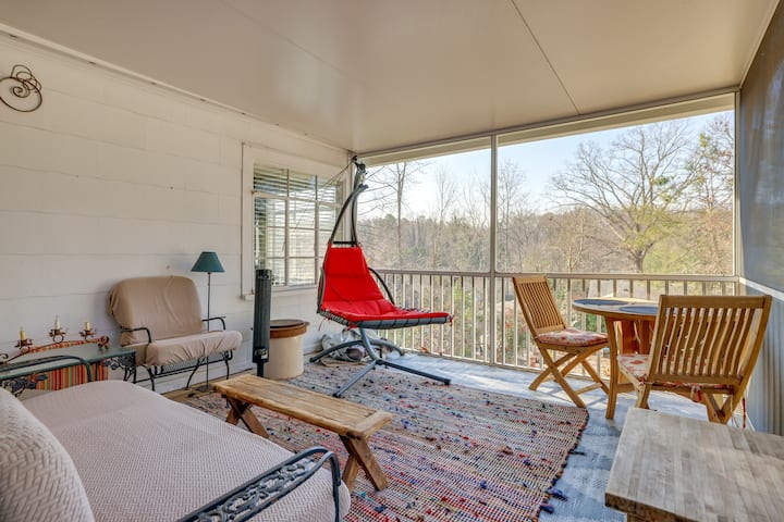 Unwind Fireside & Walk To Dtwn! Tyron Retreat - Tryon, NC