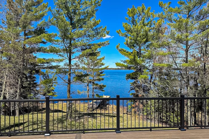 Luxurious Newly Renovated Lake Home On Rainy Lake - Rainy Lake